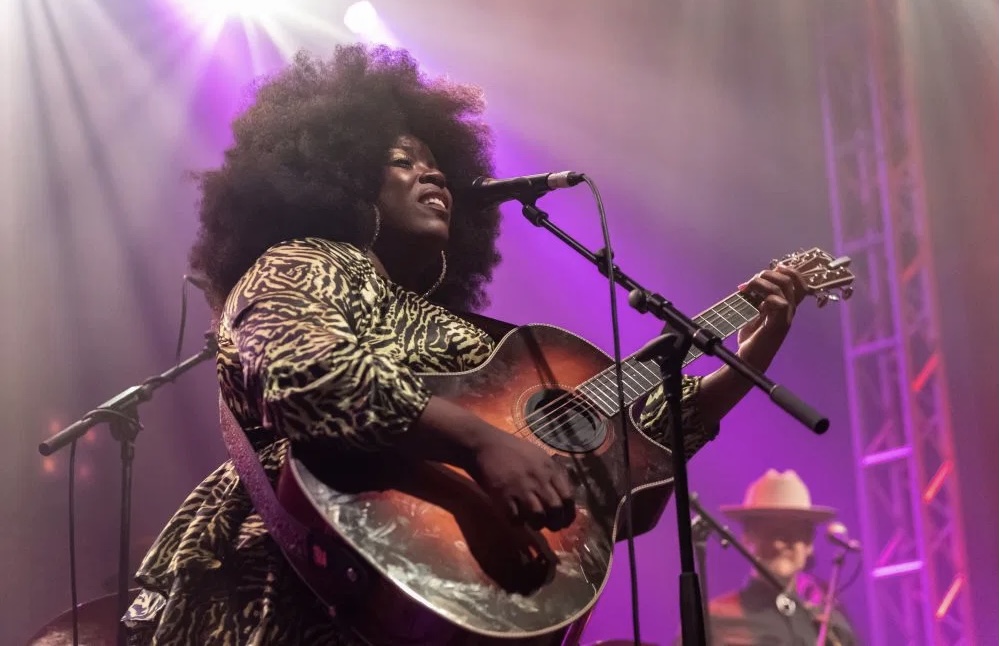 Yola the British Soul and Pop Singer is Ready to Meet her Moment (music ...